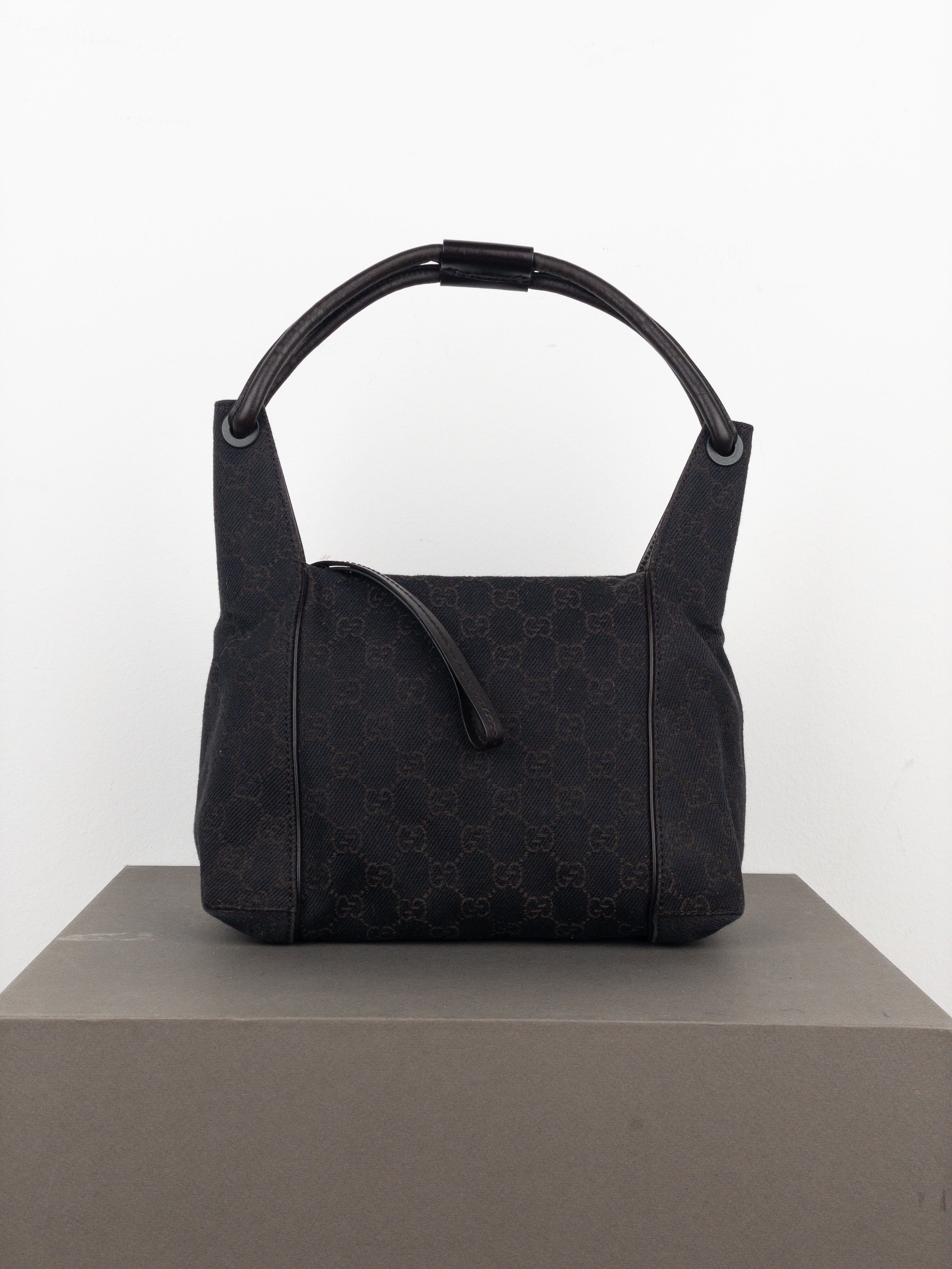 Gucci by Tom Ford 2000s Monogram Hobo Shoulder Bag – opening act.